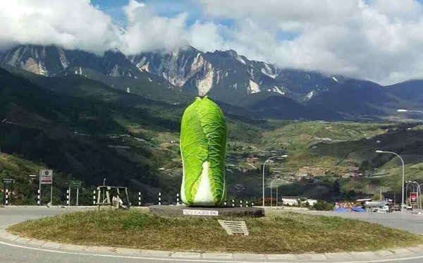 [PHOTOS] Sabah’s Roundabouts Have The Most Unique Statues In Malaysia