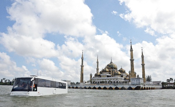 Take A Look At Malaysia's First Bus That Runs Both On Land And Water
