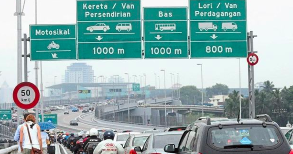 Congestion At JB CIQ Caused By Officers Being Late For Work And Using ...