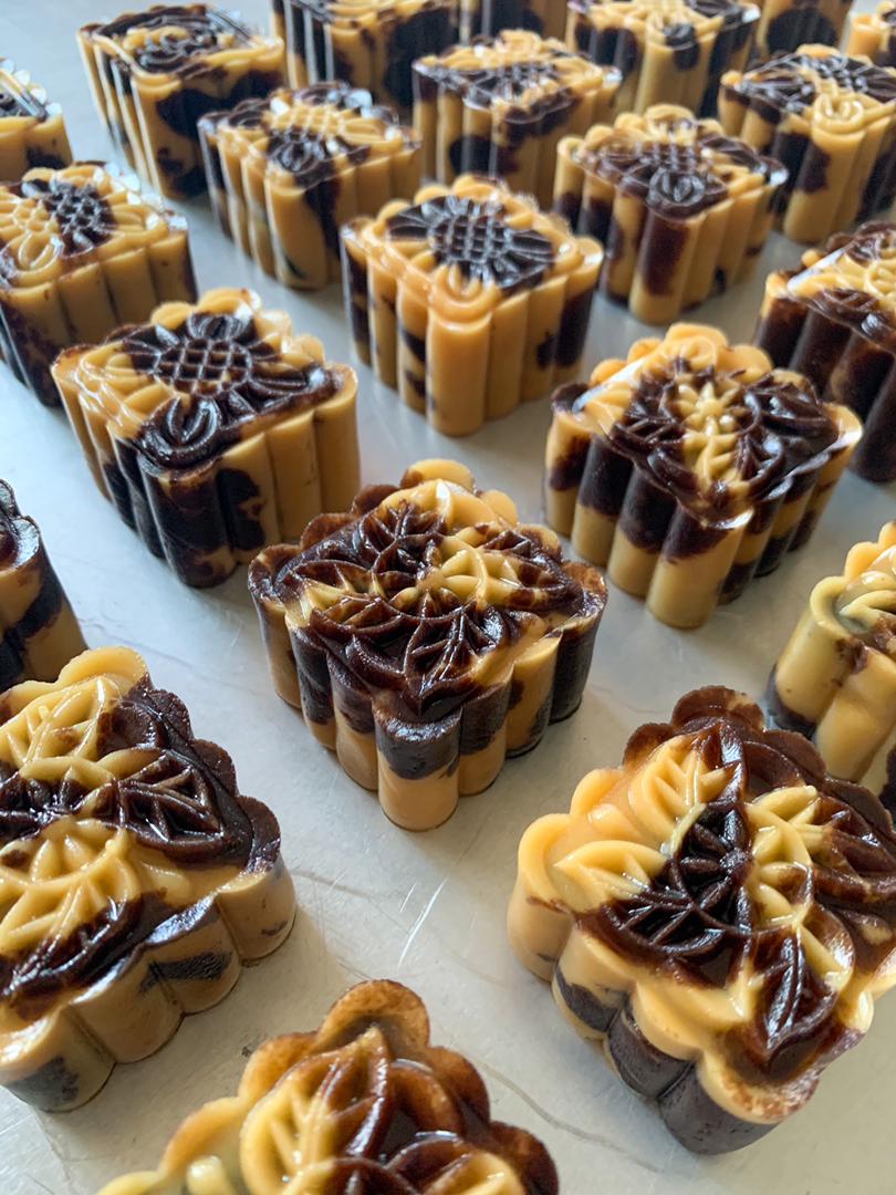 12 Kuih Bulan Halal Bestseller Online