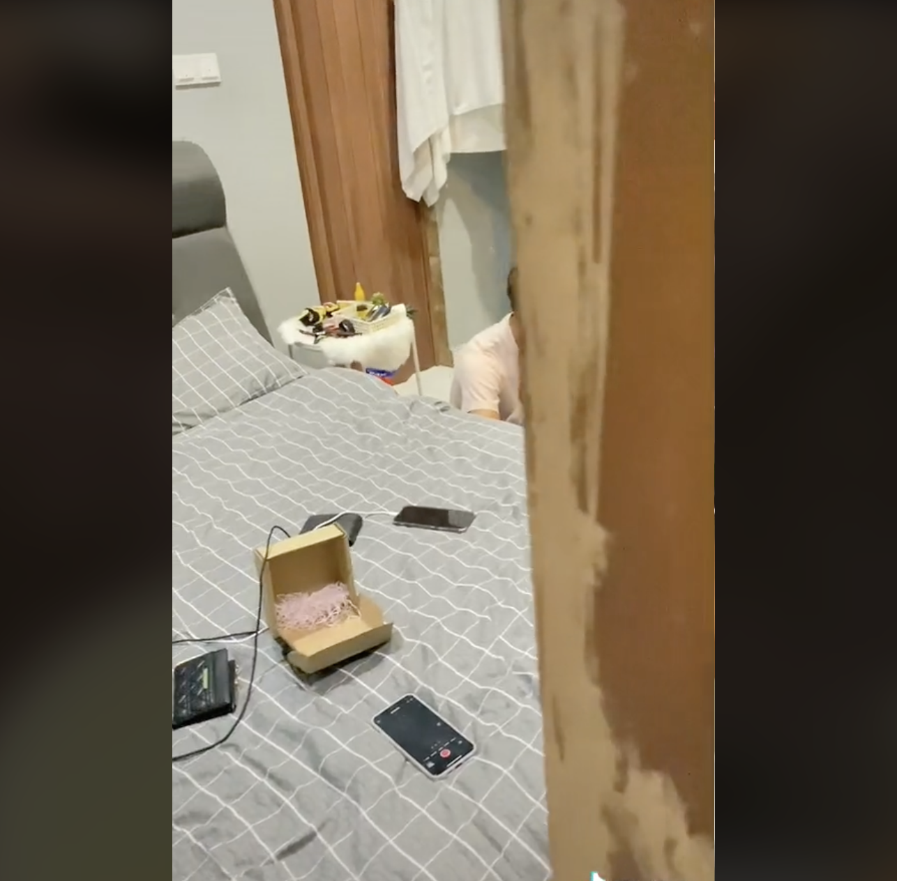 [VIDEO] "Padan Muka" - Cara Wanita Ini Prank Suaminya Bikin Dekah Ramai